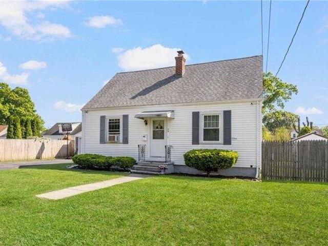 house with 2 bedroom, Warwick RI ES104236501