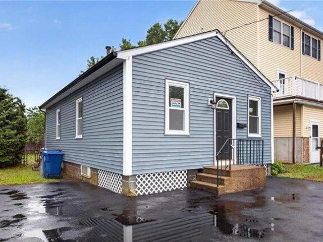 house with 2 bedroom, Warwick RI ES104261774