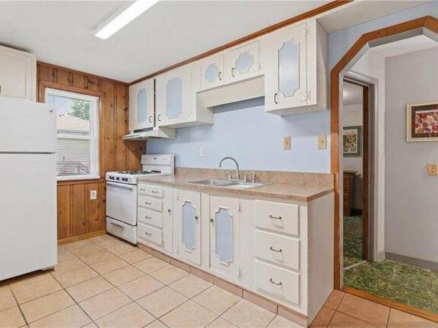 house with 2 bedroom, Warwick RI ES104408397
