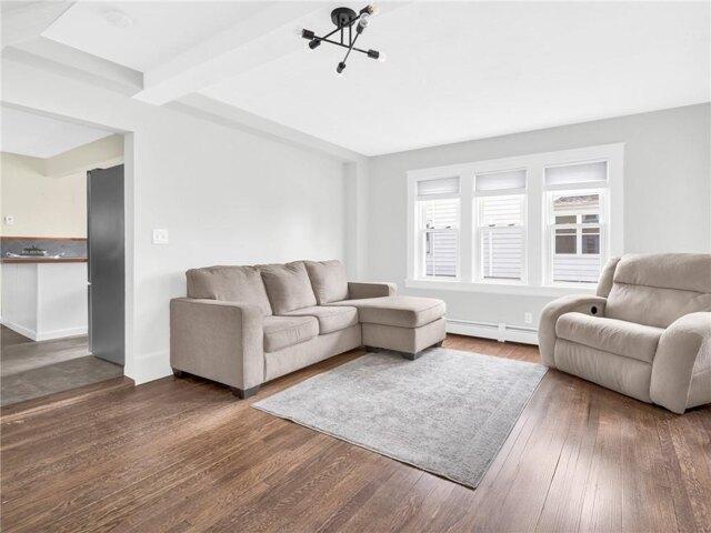 house with 2 bedroom, Warwick RI ES104477504