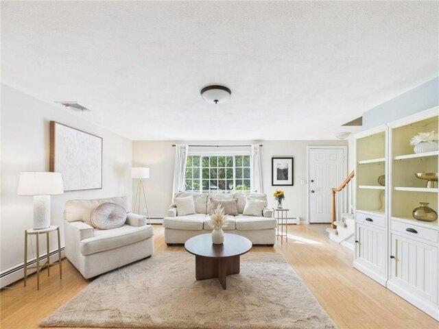 house with 2 bedroom, Warwick RI ES105081279