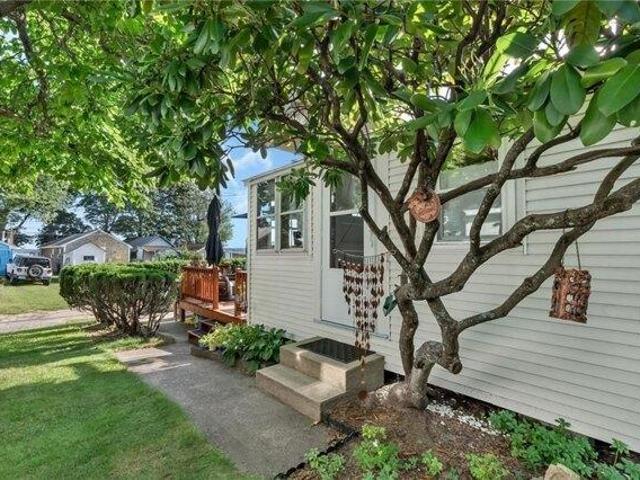 house with 2 bedroom, Warwick RI ES105117265