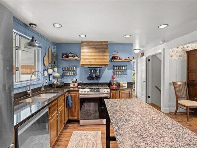 house with 2 bedroom, Warwick RI ES105122500