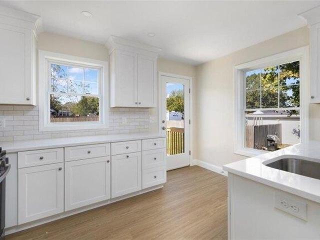 house with 2 bedroom, Warwick RI ES105159990
