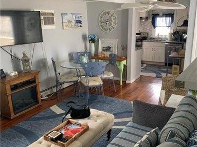 house with 2 bedroom, Warwick RI ES103074008