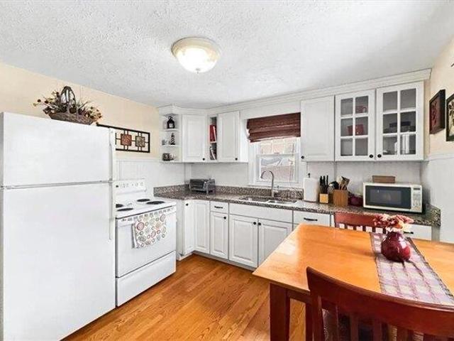 house with 2 bedroom, Warwick RI ES103497715