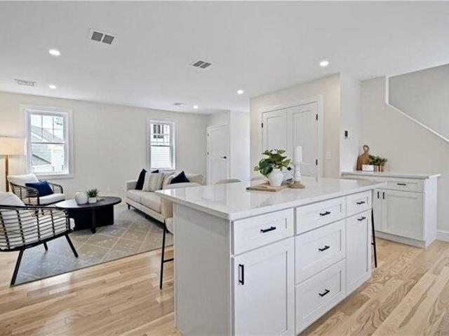 house with 2 bedroom, Warren RI ES105206741