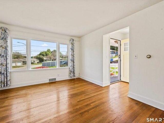 house with 2 bedroom, Waterbury CT DLS102586058
