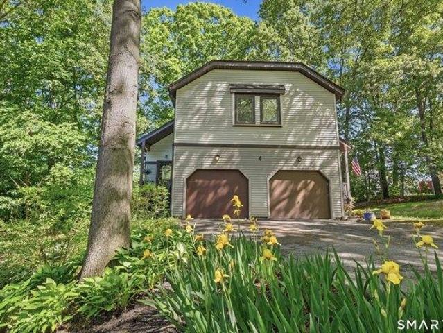 house with 2 bedroom, Waterbury CT DLS103125960