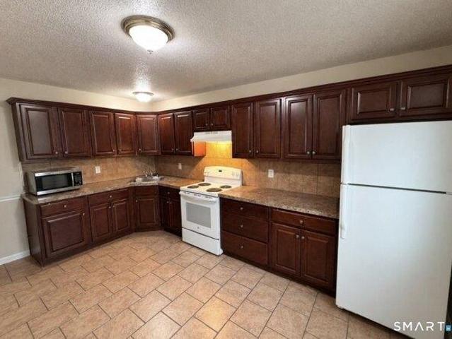 house with 2 bedroom, Waterbury CT DS102444513