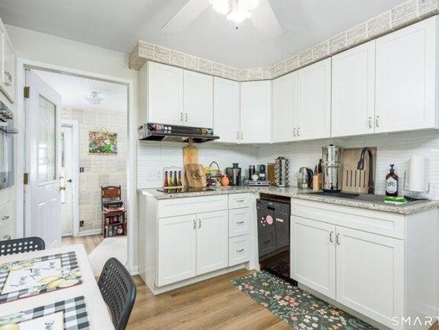 house with 2 bedroom, Waterbury CT ES102825161