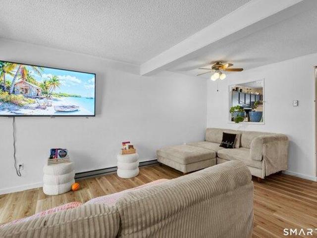 house with 2 bedroom, Waterbury CT ES103433404