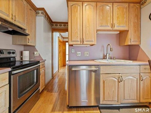 house with 2 bedroom, Waterbury CT ES103125615