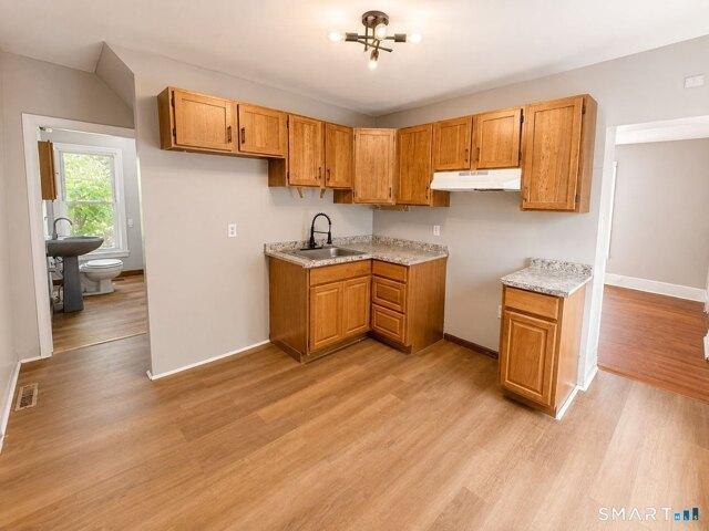 house with 2 bedroom, Waterbury CT ES103159840