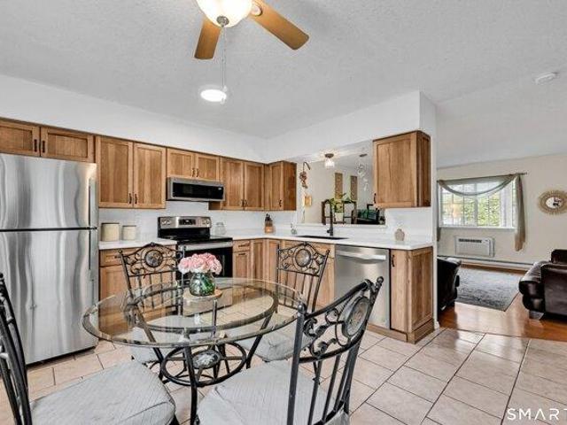 house with 2 bedroom, Waterbury CT ES104407857