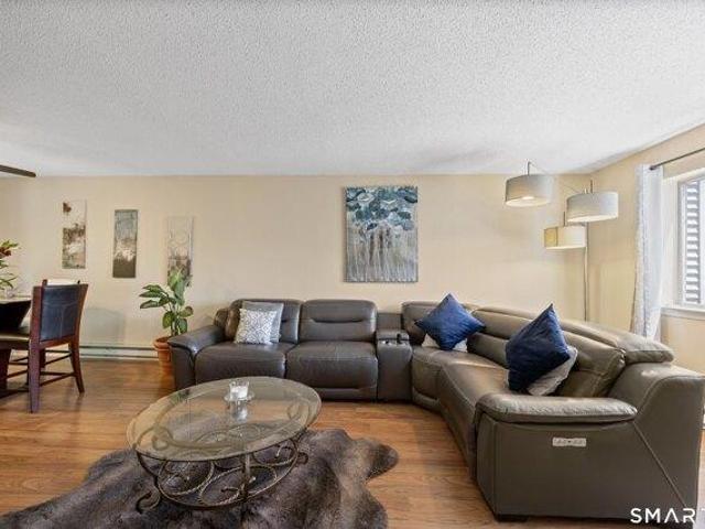 house with 2 bedroom, Waterbury CT ES104757580