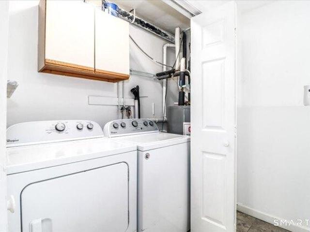 house with 2 bedroom, Waterbury CT ES104757218