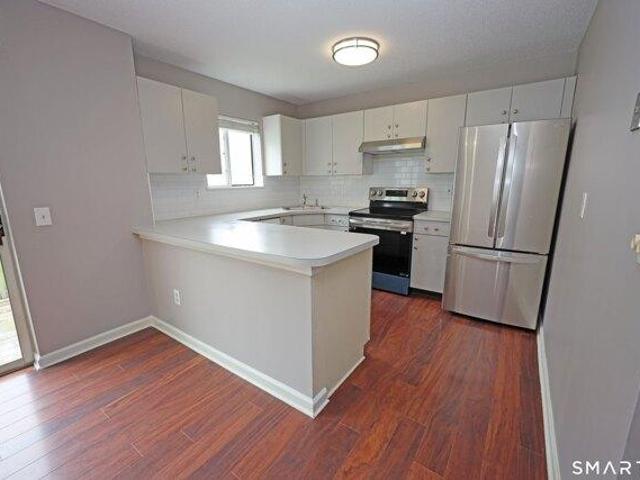 house with 2 bedroom, Waterbury CT ES104788783