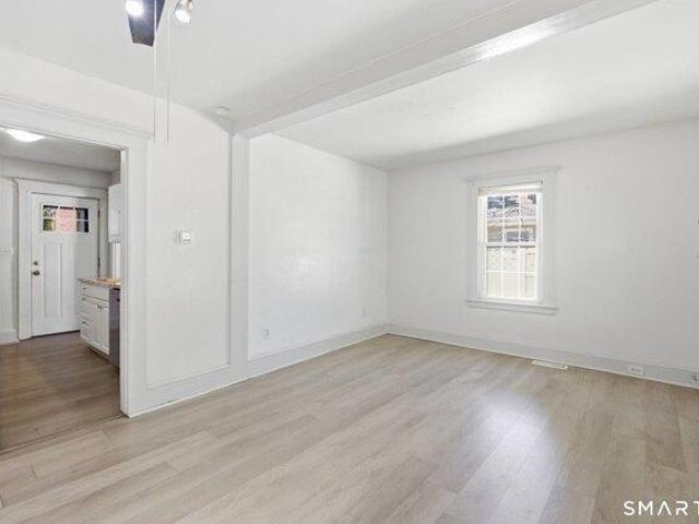 house with 2 bedroom, Waterbury CT ES104808920
