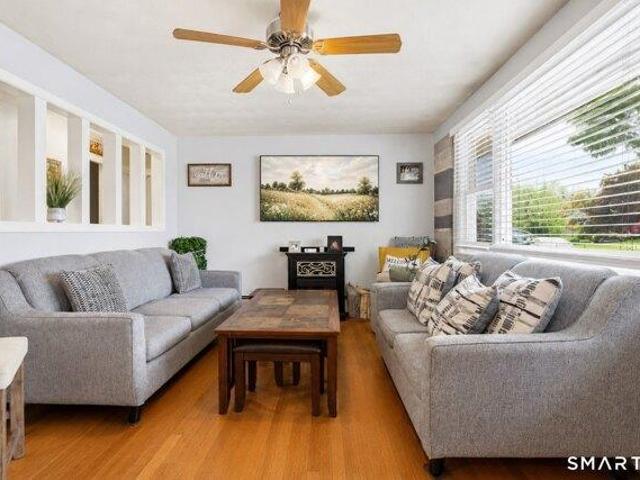 house with 2 bedroom, Waterbury CT ES104835726