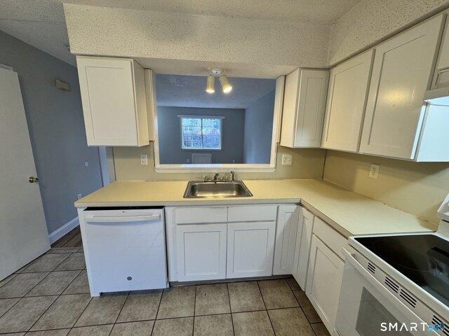 house with 2 bedroom, Waterbury CT ES104835893