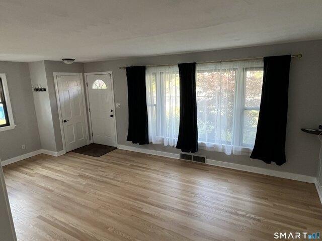 house with 2 bedroom, Waterbury CT ES104153847