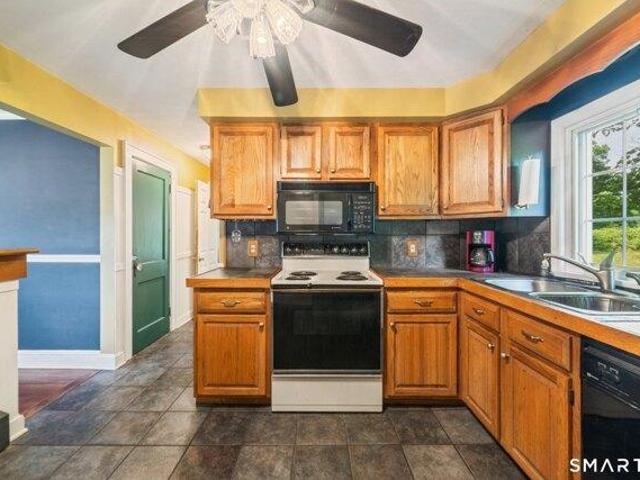 house with 2 bedroom, Waterbury CT ES104295509