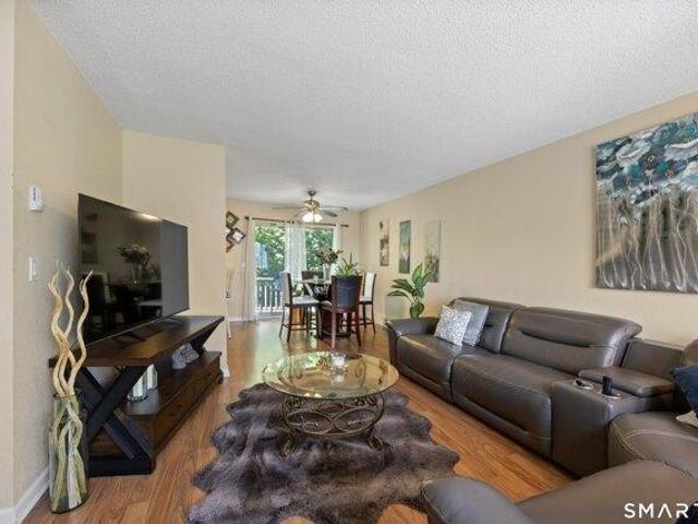house with 2 bedroom, Waterbury CT ES105125458