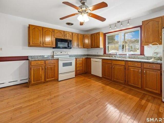 house with 2 bedroom, Waterbury CT ES105125858