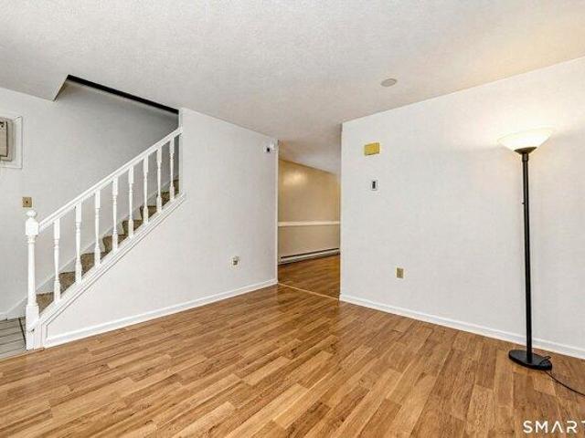 house with 2 bedroom, Waterbury CT ES105157016