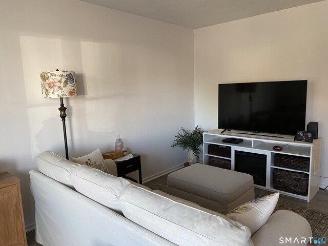 house with 2 bedroom, Waterbury CT ES105174898