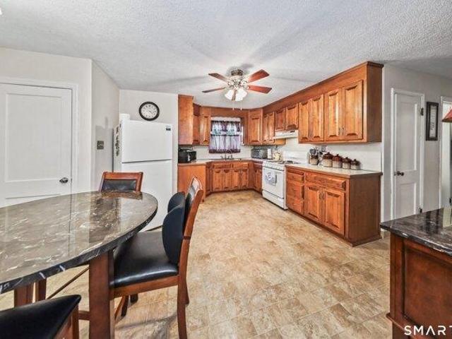 house with 2 bedroom, Waterbury CT ES105175636