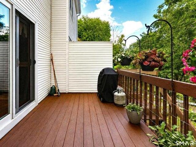house with 2 bedroom, Waterbury CT ES105204836