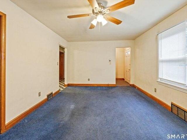 house with 2 bedroom, Waterbury CT ES105230335