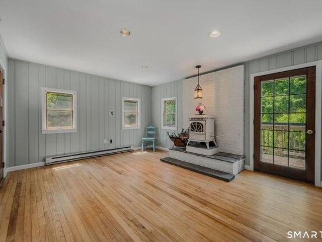 house with 2 bedroom, Waterford CT ES104512600
