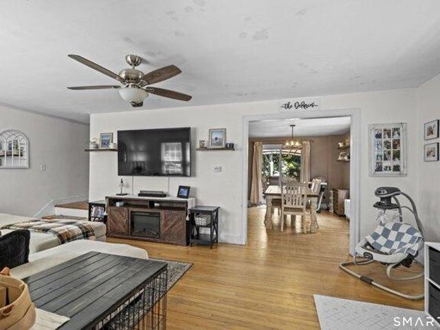 house with 2 bedroom, Watertown CT ES104810813