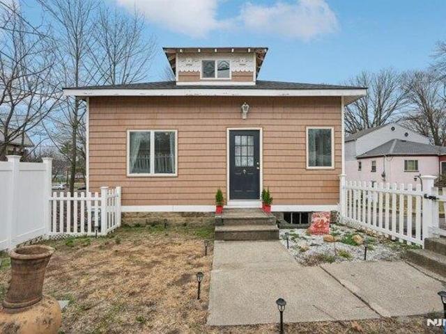 house with 2 bedroom, Wayne NJ DLS101749559