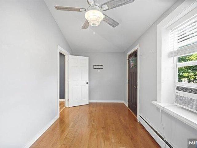 house with 2 bedroom, West Milford NJ ES105206828