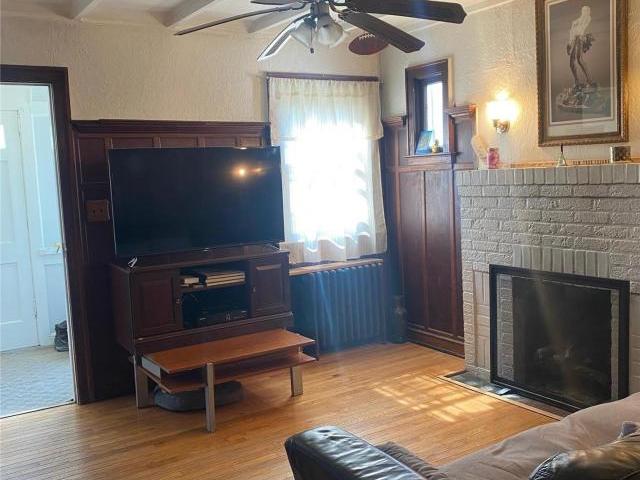house with 2 bedroom, West Babylon NY ES72692316