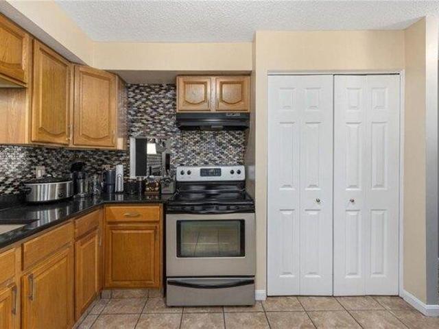 house with 2 bedroom, West Warwick RI ES103016947