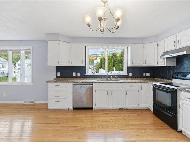 house with 2 bedroom, West Warwick RI ES103248295