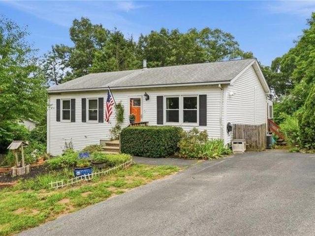 house with 2 bedroom, West Warwick RI ES105113080
