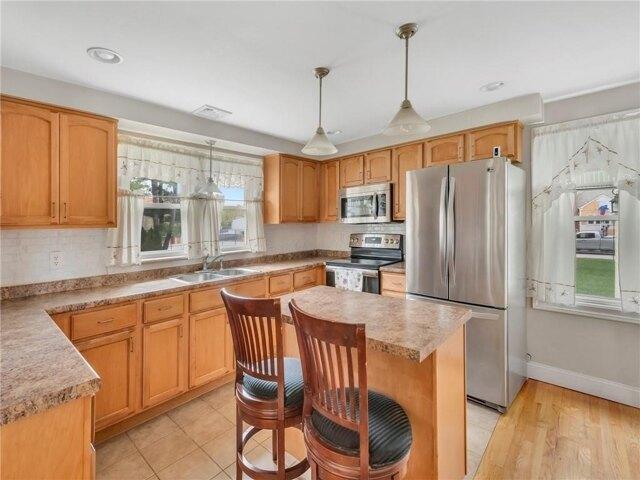 house with 2 bedroom, West Warwick RI ES105125861