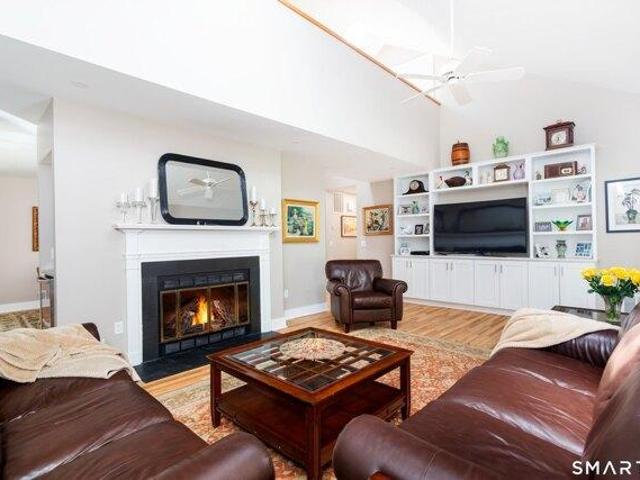 house with 2 bedroom, Westport CT ES105126476