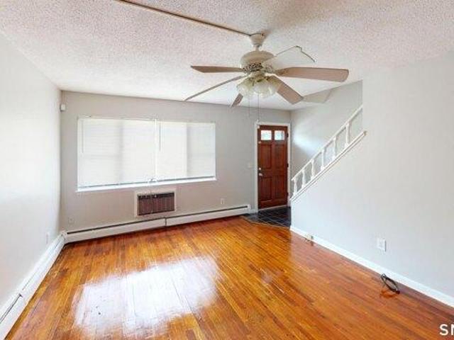 house with 2 bedroom, Windsor CT DLS102279002