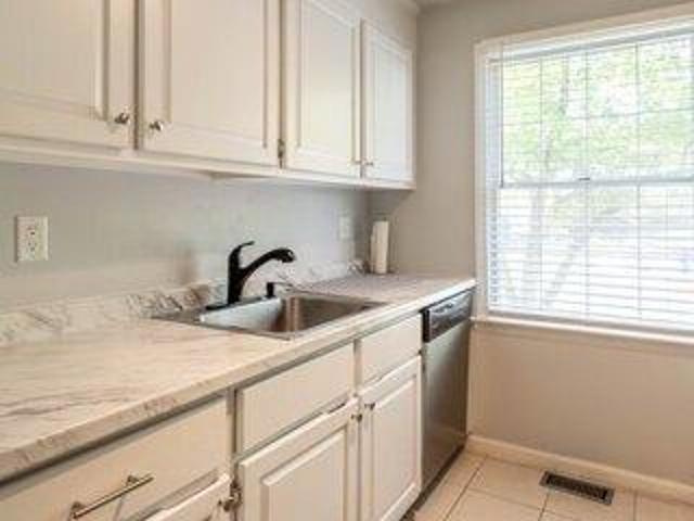 house with 2 bedroom, Windsor CT ES105107328