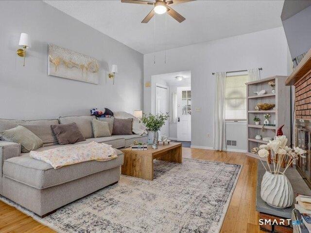 house with 2 bedroom, Windsor CT ES105125462