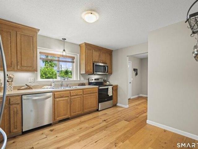 house with 2 bedroom, Windsor Locks CT ES104191136
