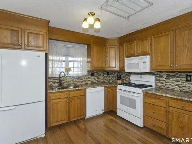 house with 2 bedroom, Windsor Locks CT ES103072977