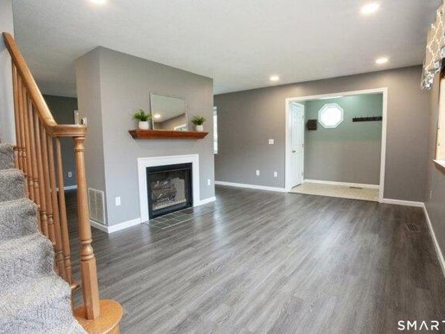 house with 2 bedroom, Windsor Locks CT ES103433240